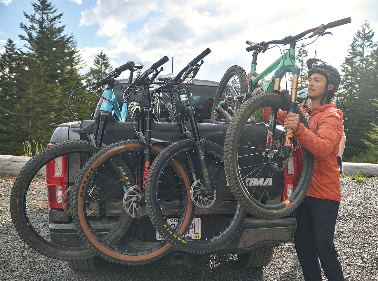 Yakima GateKeeper Truck Bed Tailgate Pad Transports Up to 6 Bikes Black ...