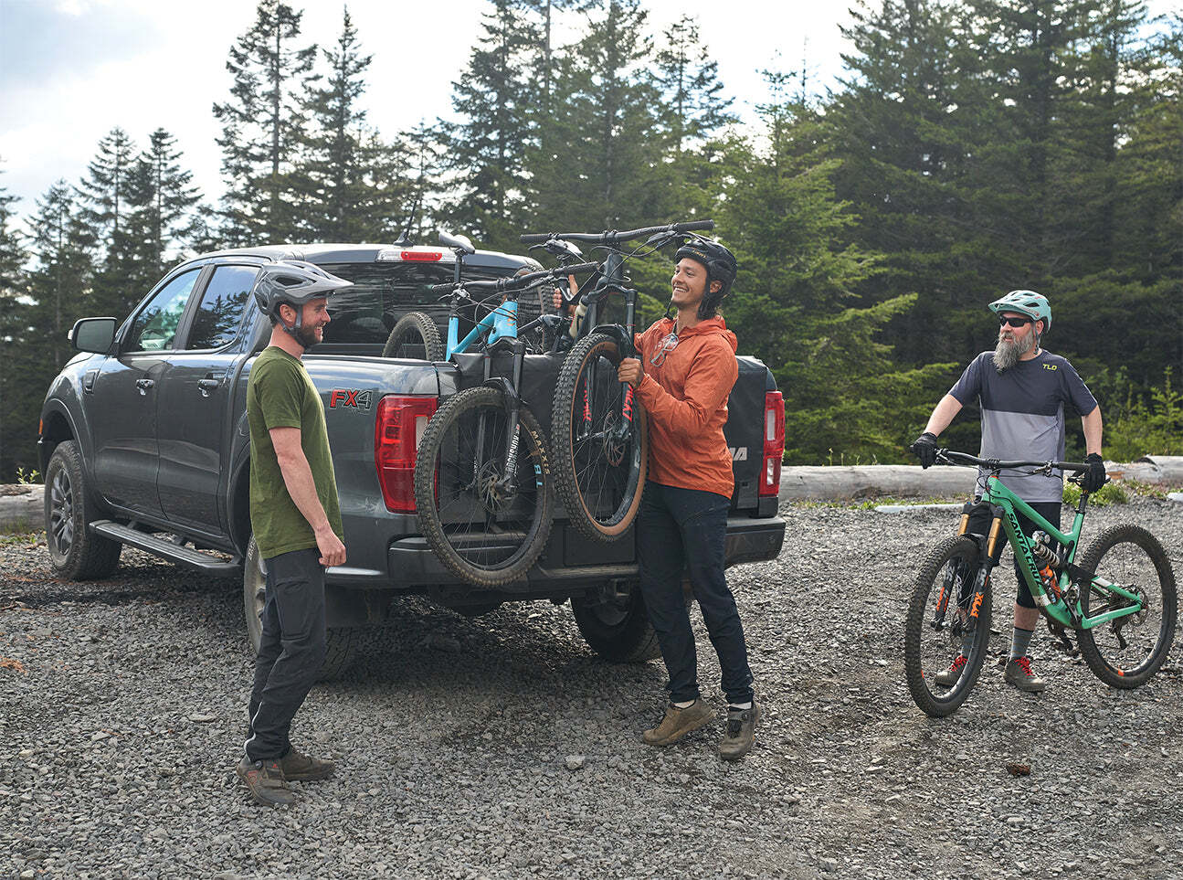 Yakima GateKeeper Truck Bed Tailgate Pad Transports Up to 6 Bikes Black ...